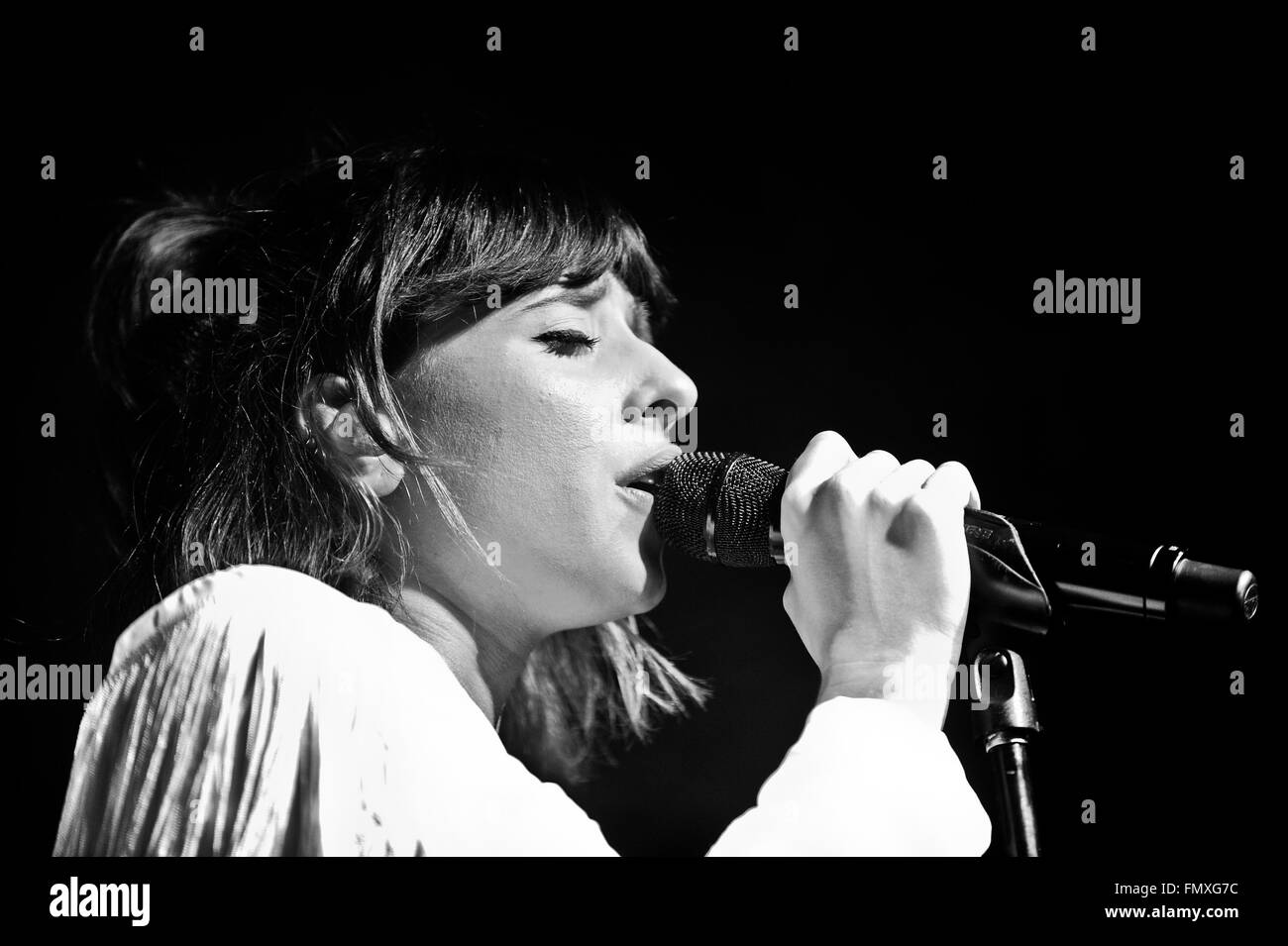 Foxes Performing at the Plug Sheffield Stock Photo - Alamy