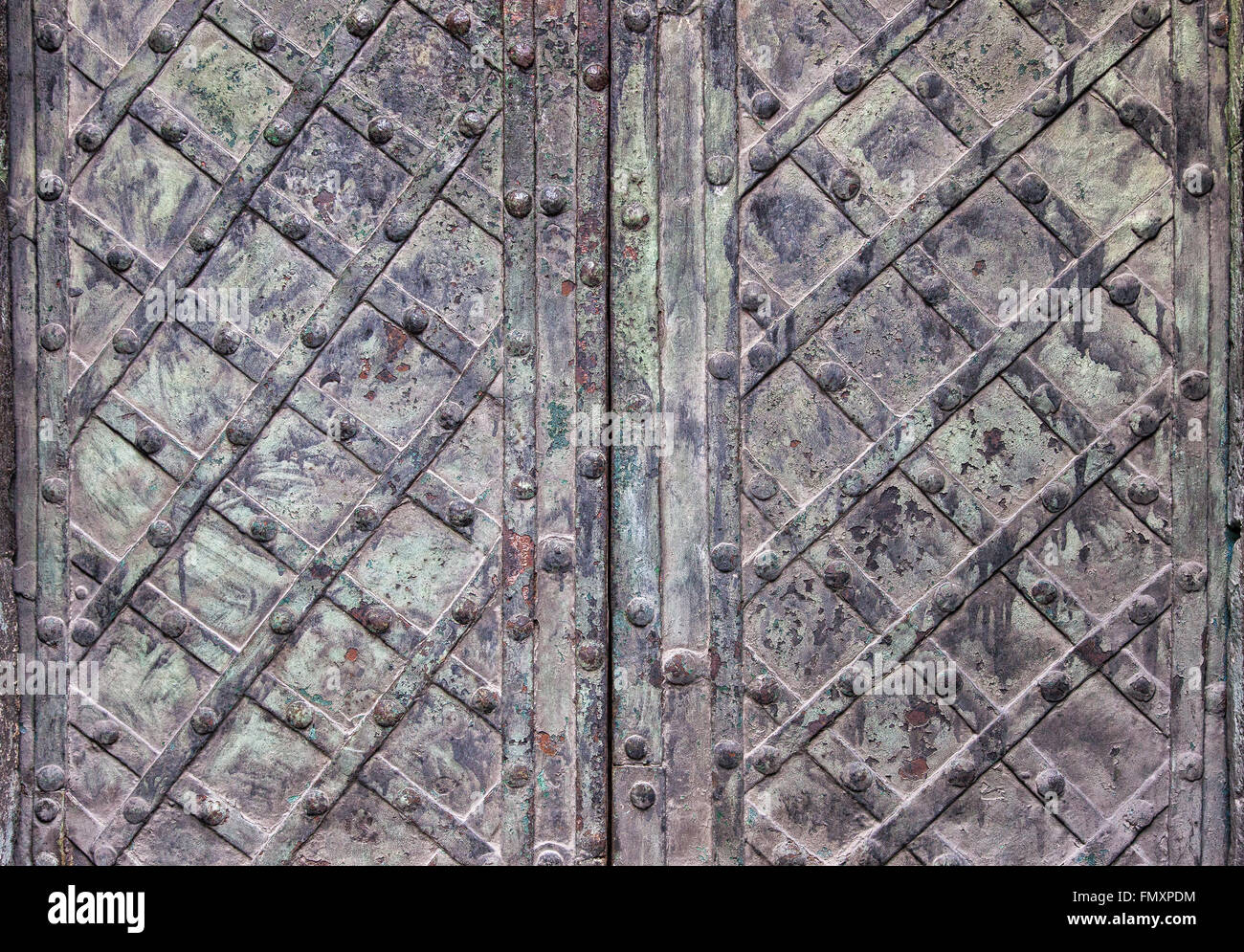 Door forged detail hi-res stock photography and images - Alamy