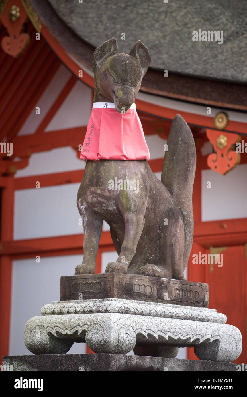 Japanese Fox Statue Stock Photos & Japanese Fox Statue Stock Images - Alamy