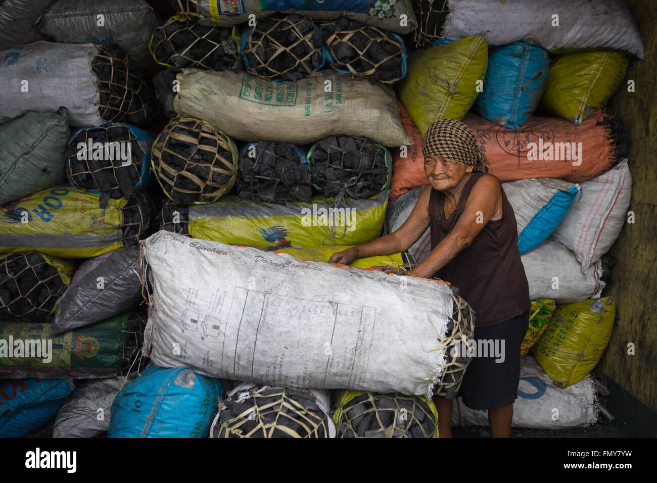 Poverty in cebu philippines hi-res stock photography and images - Alamy