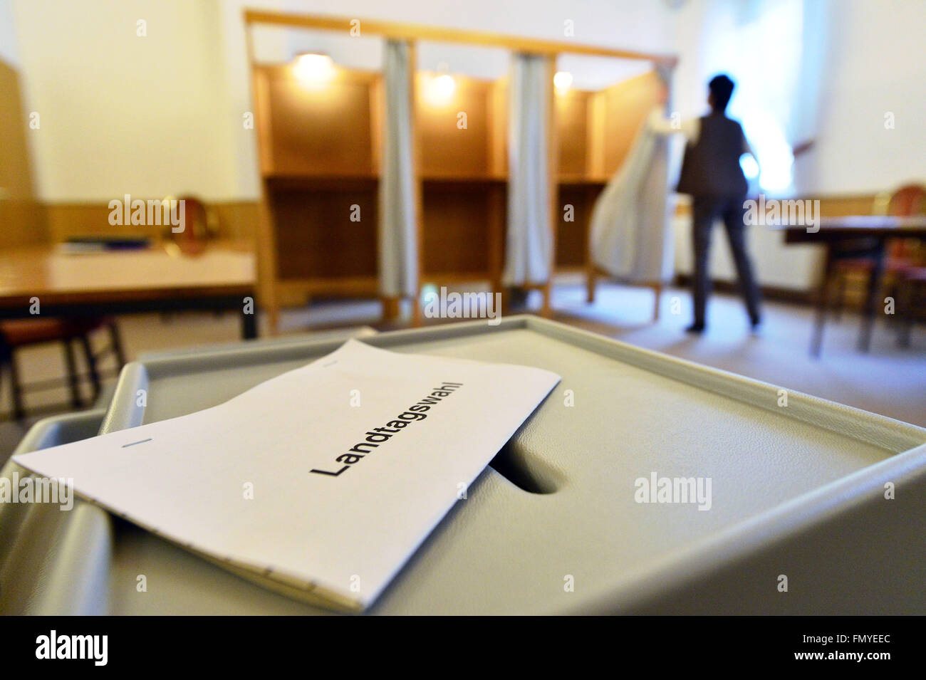 Empty voting booths hi-res stock photography and images - Alamy