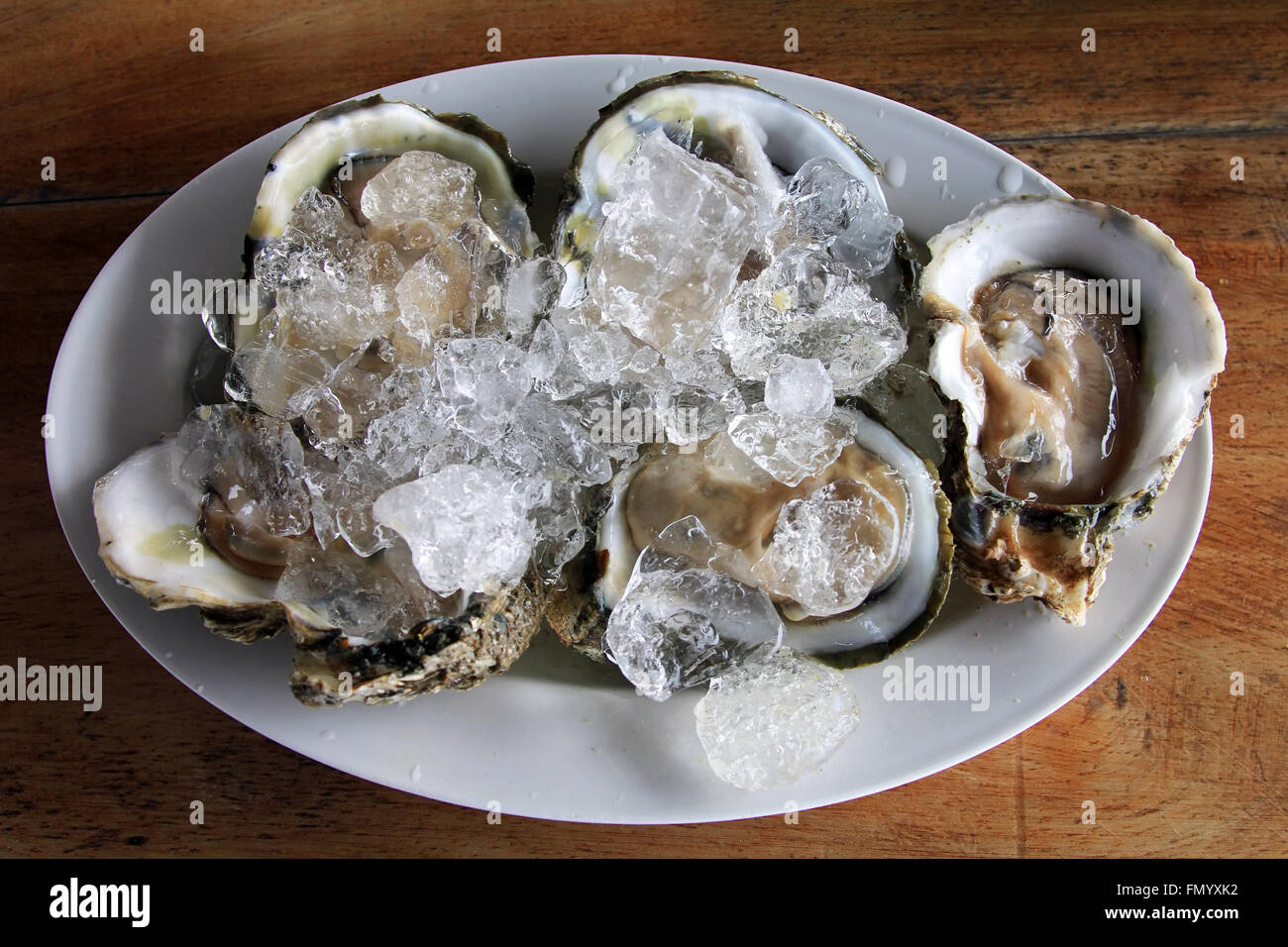 Oyster half open hi-res stock photography and images - Alamy