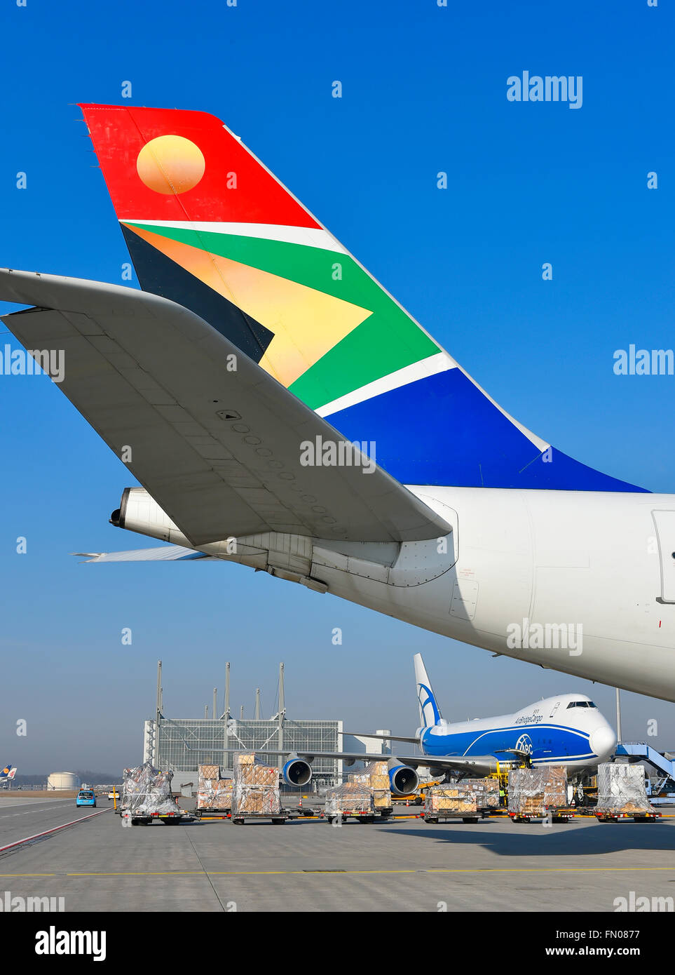 freighter, freight, cargo, airplane, aircraft, plane, Boeing, B 747 ...