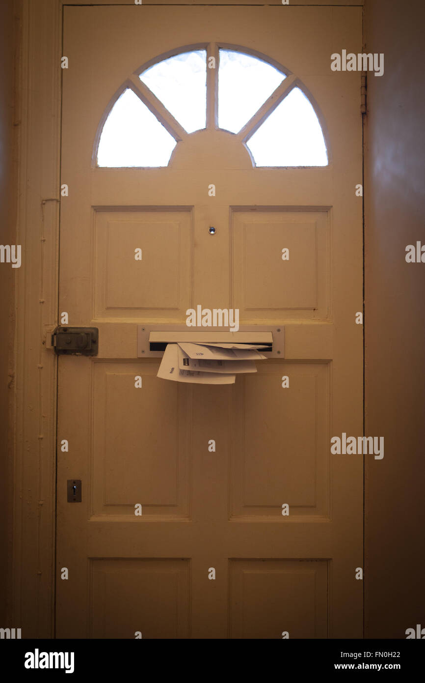 Front door letterbox letters hi-res stock photography and images - Alamy