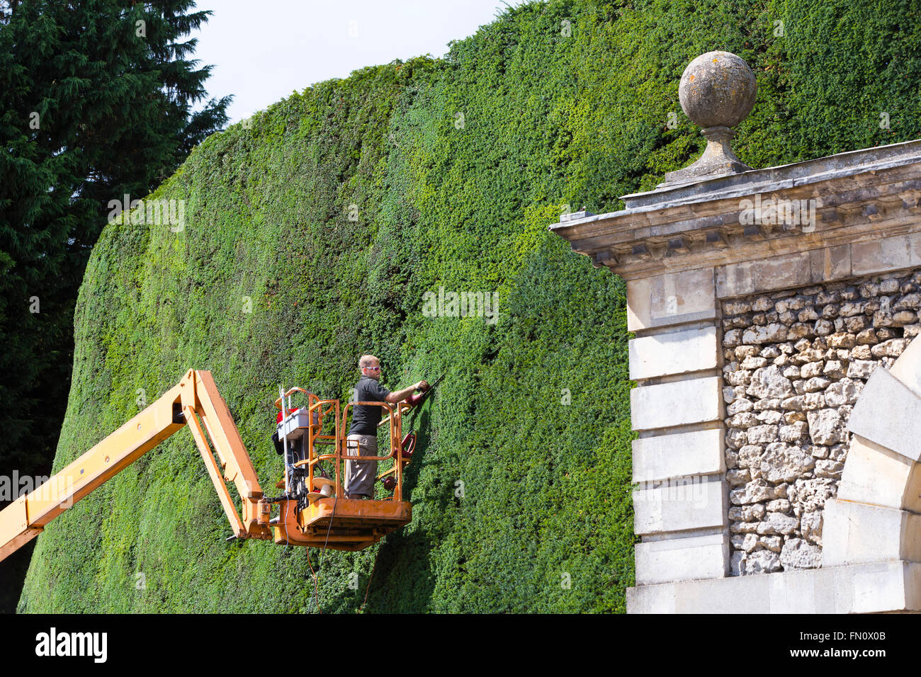Empty cherry picker hi-res stock photography and images - Alamy