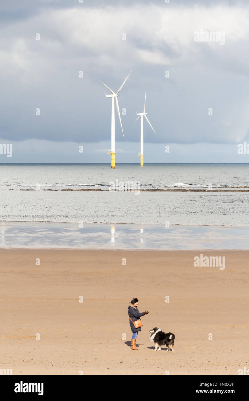 Redcar, North Yorkshire, on a sunny Sunday in March 2016 Stock Photo ...