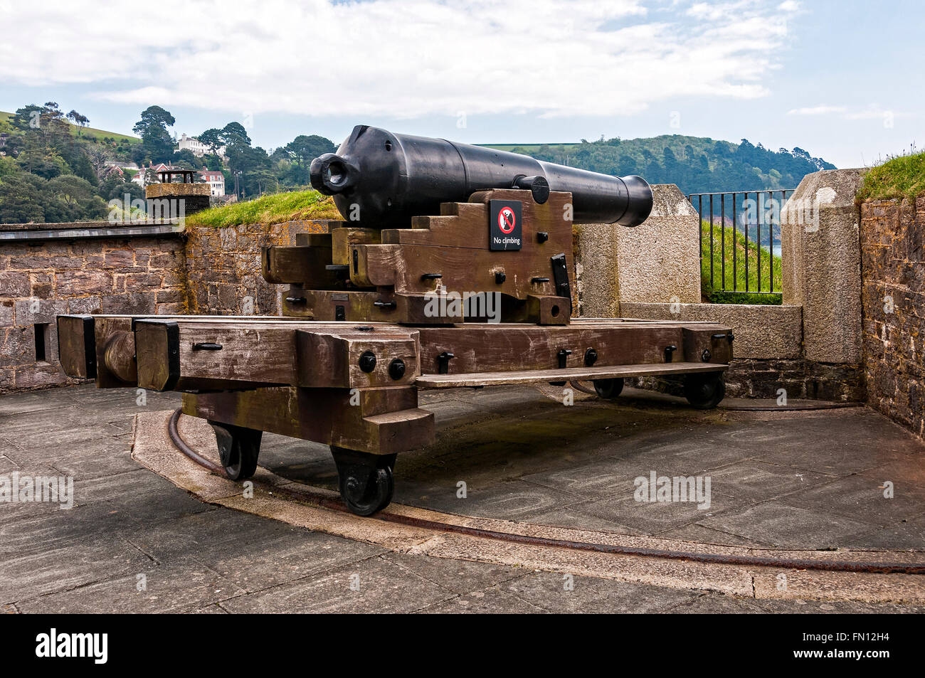 64 pounder cannon hi-res stock photography and images - Alamy