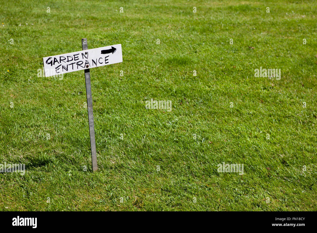 Open garden sign hi-res stock photography and images - Alamy