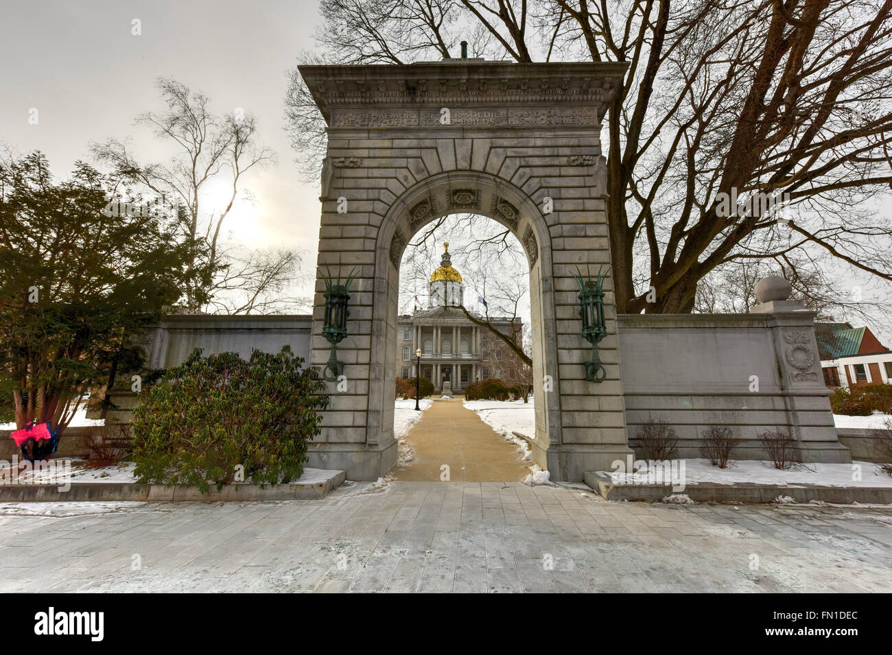 Statue in front united nations hi-res stock photography and images - Alamy