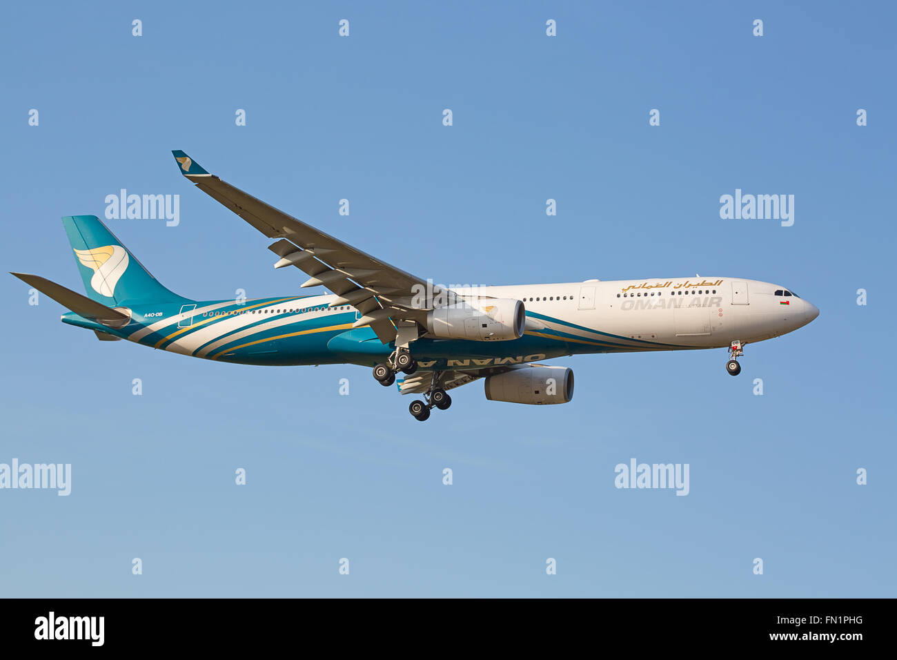 Airbus 330 cockpit hi-res stock photography and images - Alamy