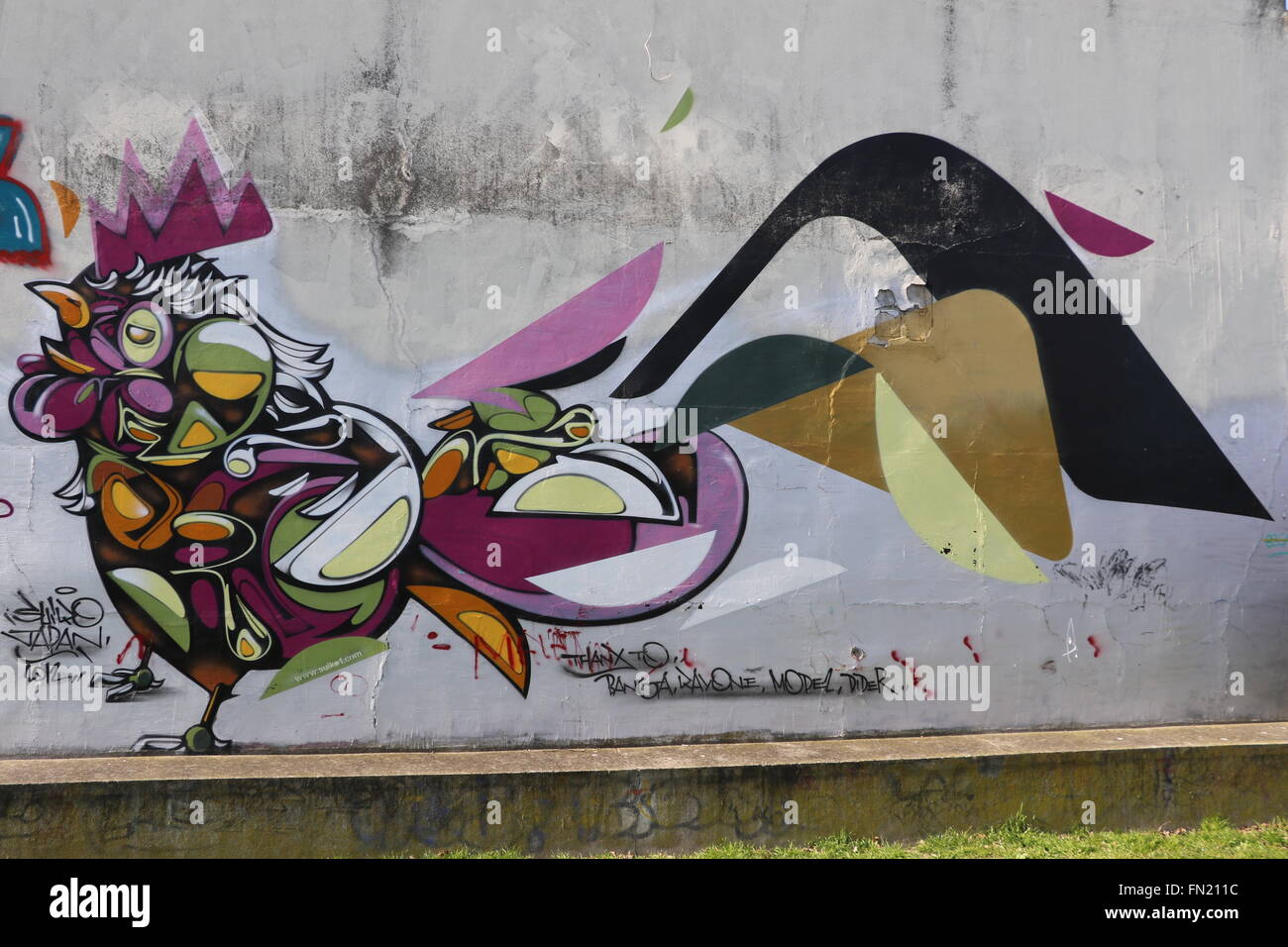 Graffiti rooster hi-res stock photography and images - Alamy