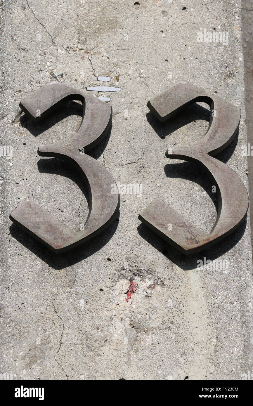 House number 33 sign hi-res stock photography and images - Alamy