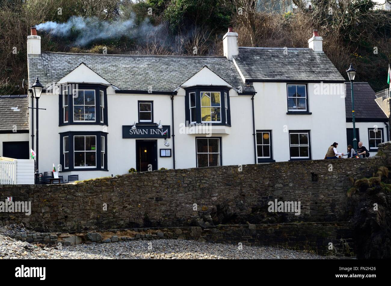 Swan inn hi-res stock photography and images - Alamy
