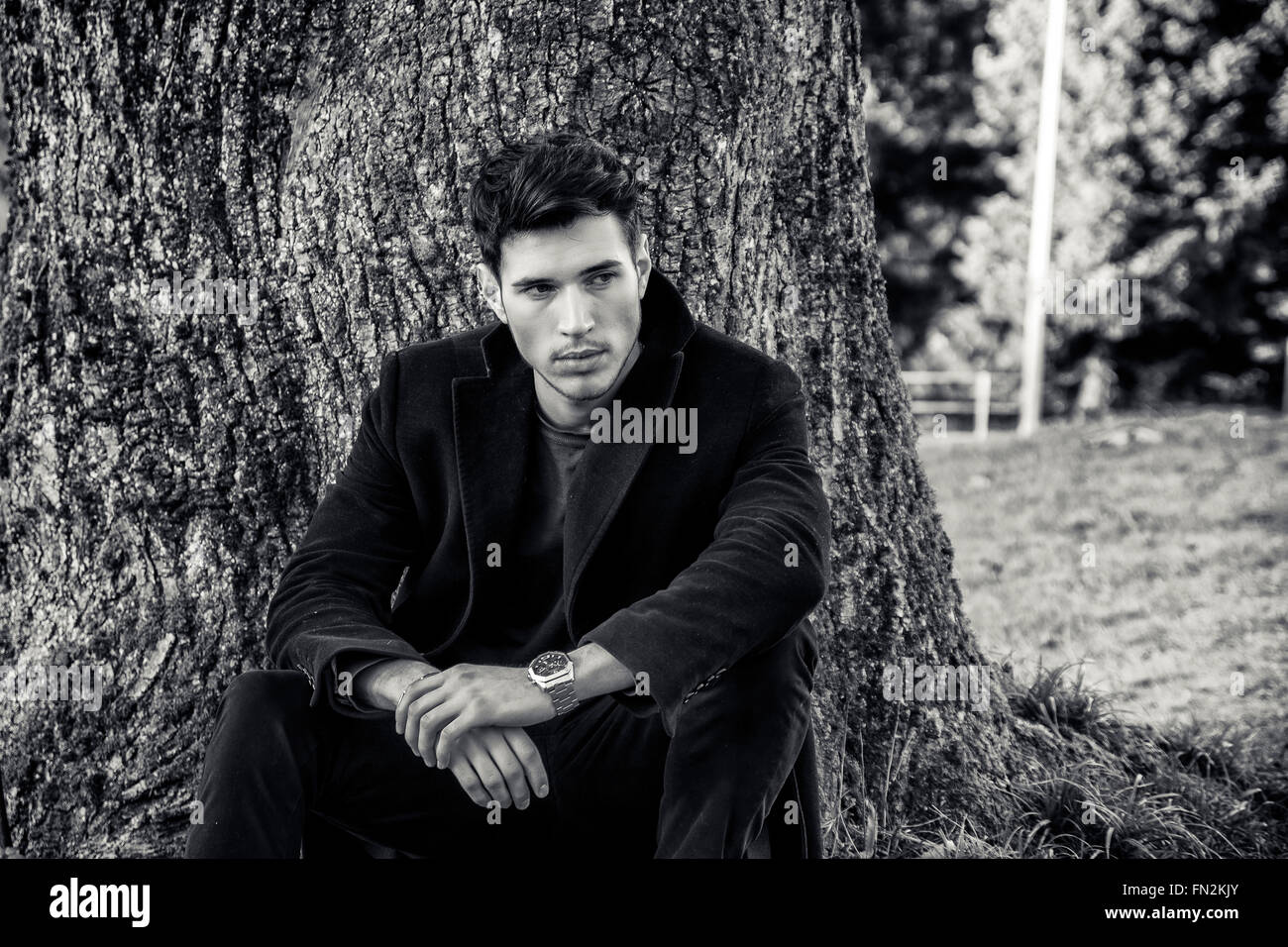 Man sitting against tree hi-res stock photography and images - Alamy