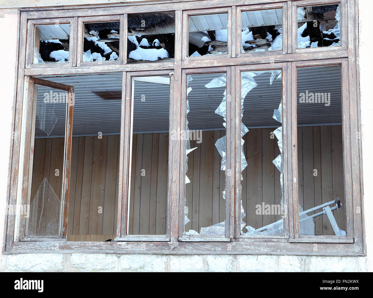 Broken fixture hi-res stock photography and images - Alamy