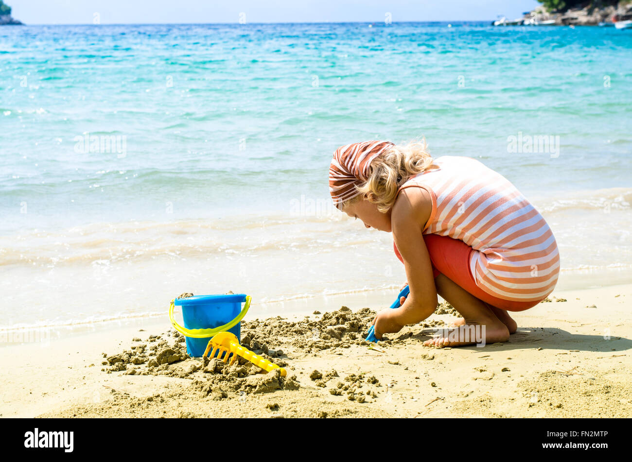 Girl playing with sand hi-res stock photography and images - Alamy