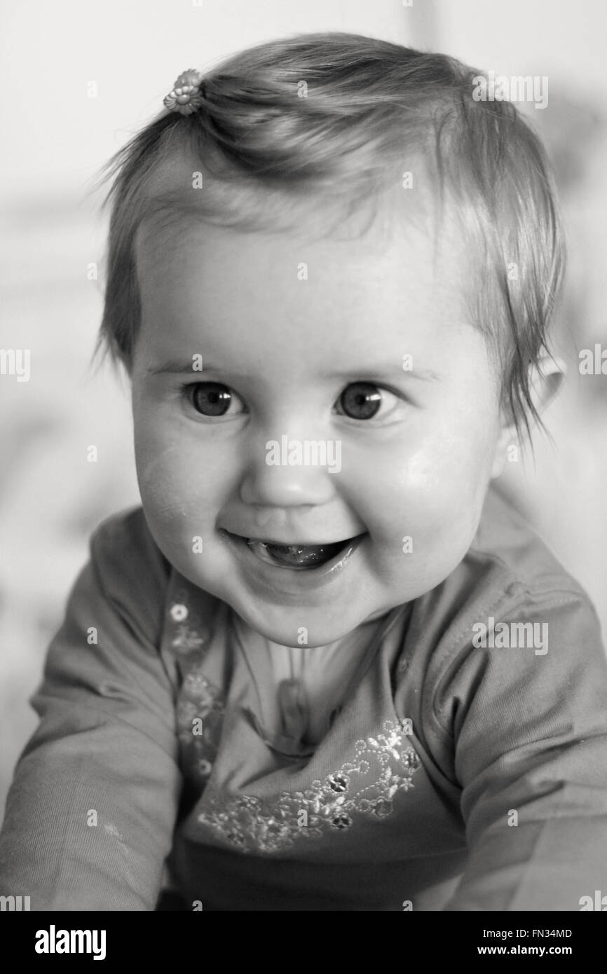 Baby smiling no teeth hi-res stock photography and images - Alamy