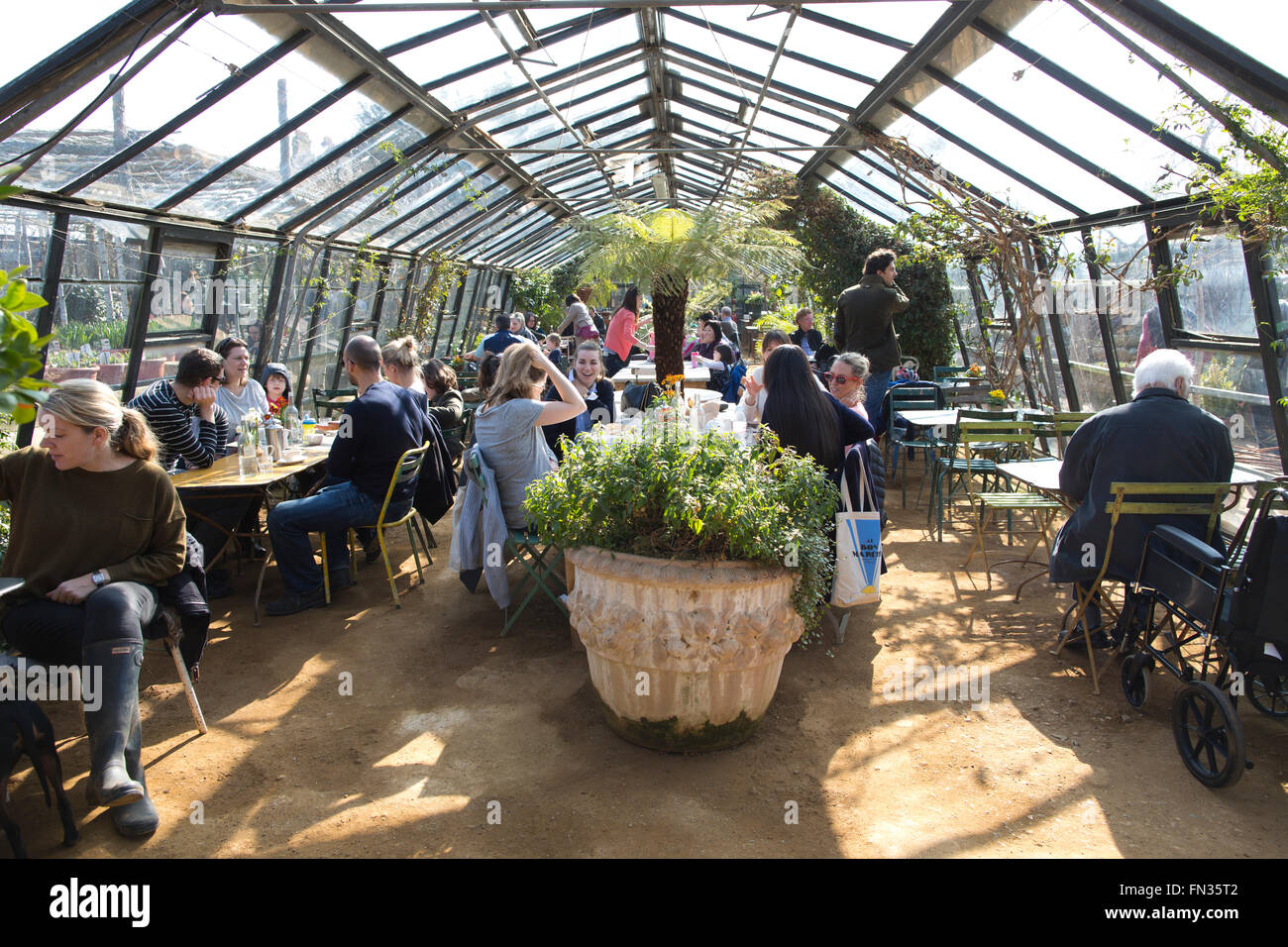 Petersham nurseries cafe richmond hi-res stock photography and images ...