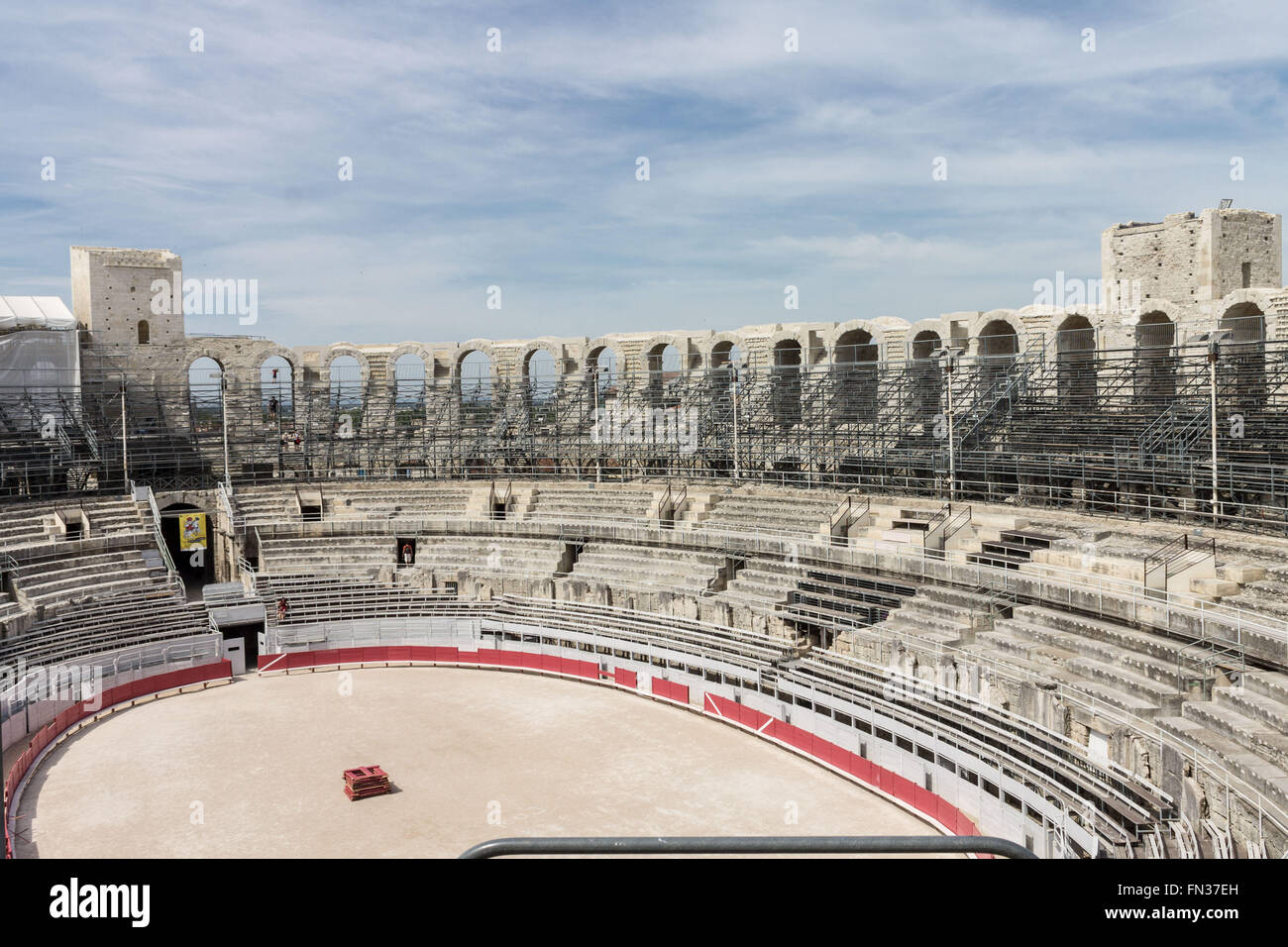 Arena stage hi-res stock photography and images - Alamy