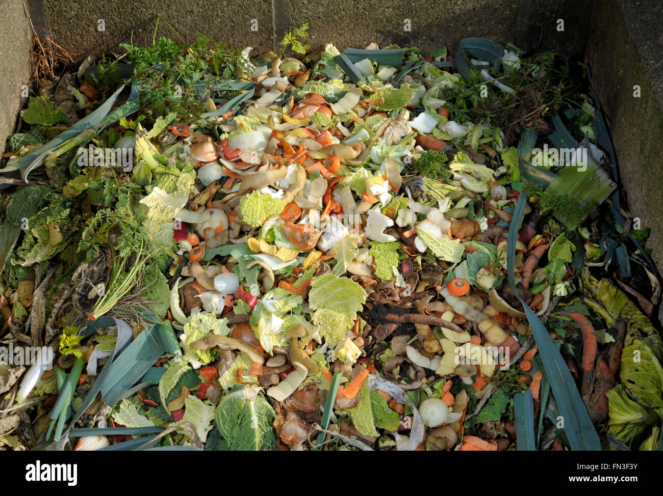 Garden composting rot rotting hi-res stock photography and images - Alamy