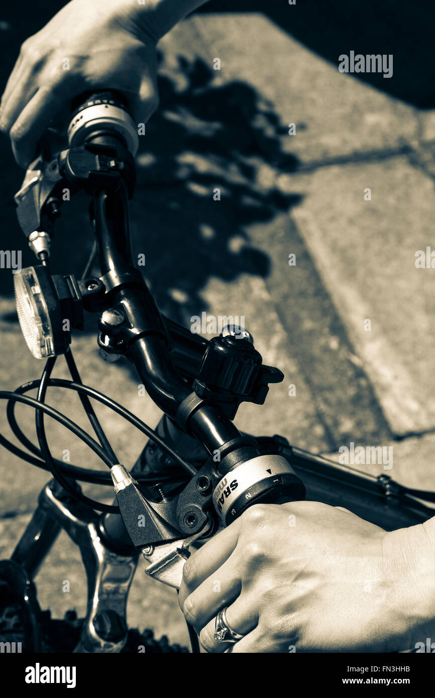 Hand spokes hi-res stock photography and images - Alamy