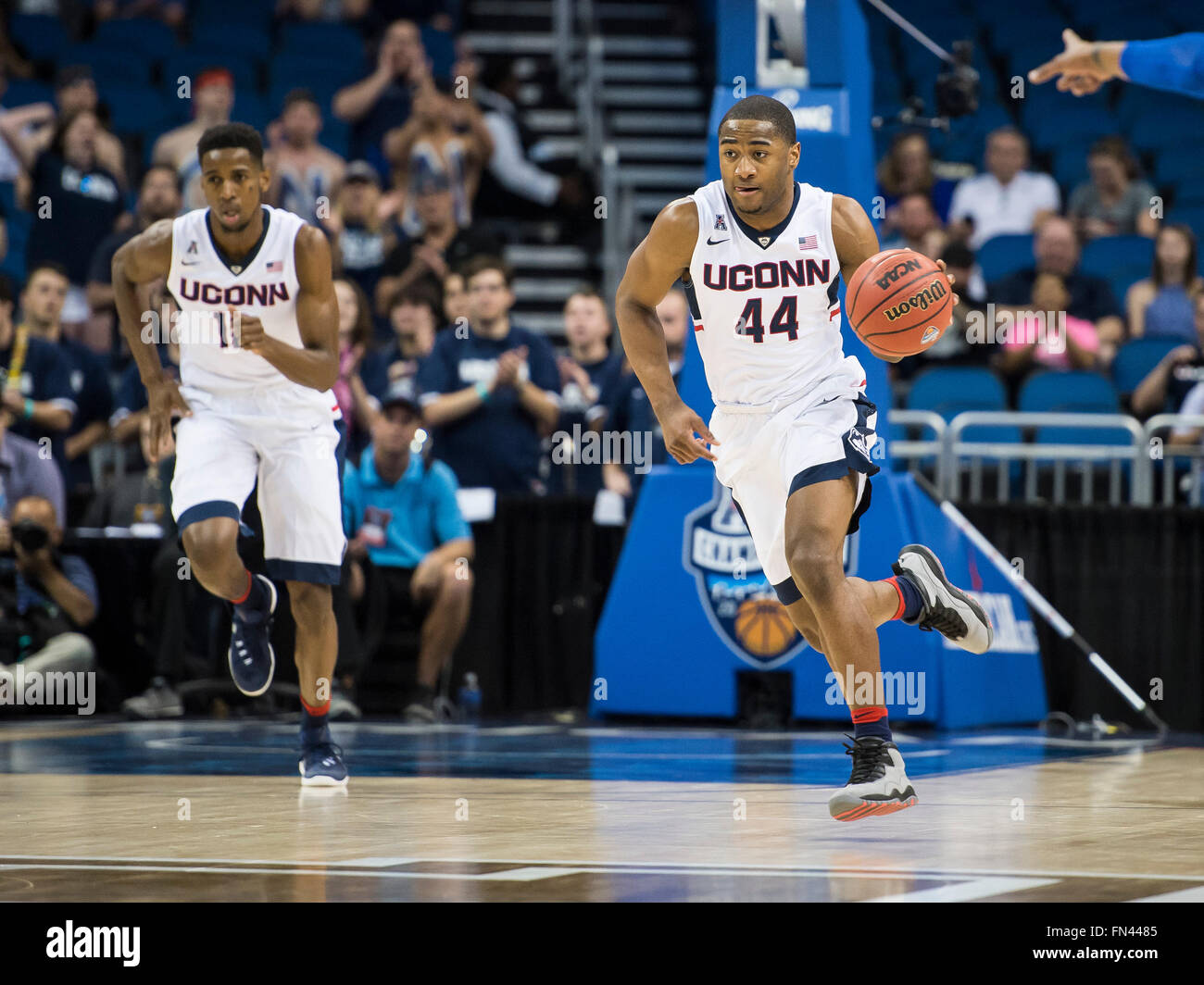 Amway center basketball court hi-res stock photography and images - Alamy
