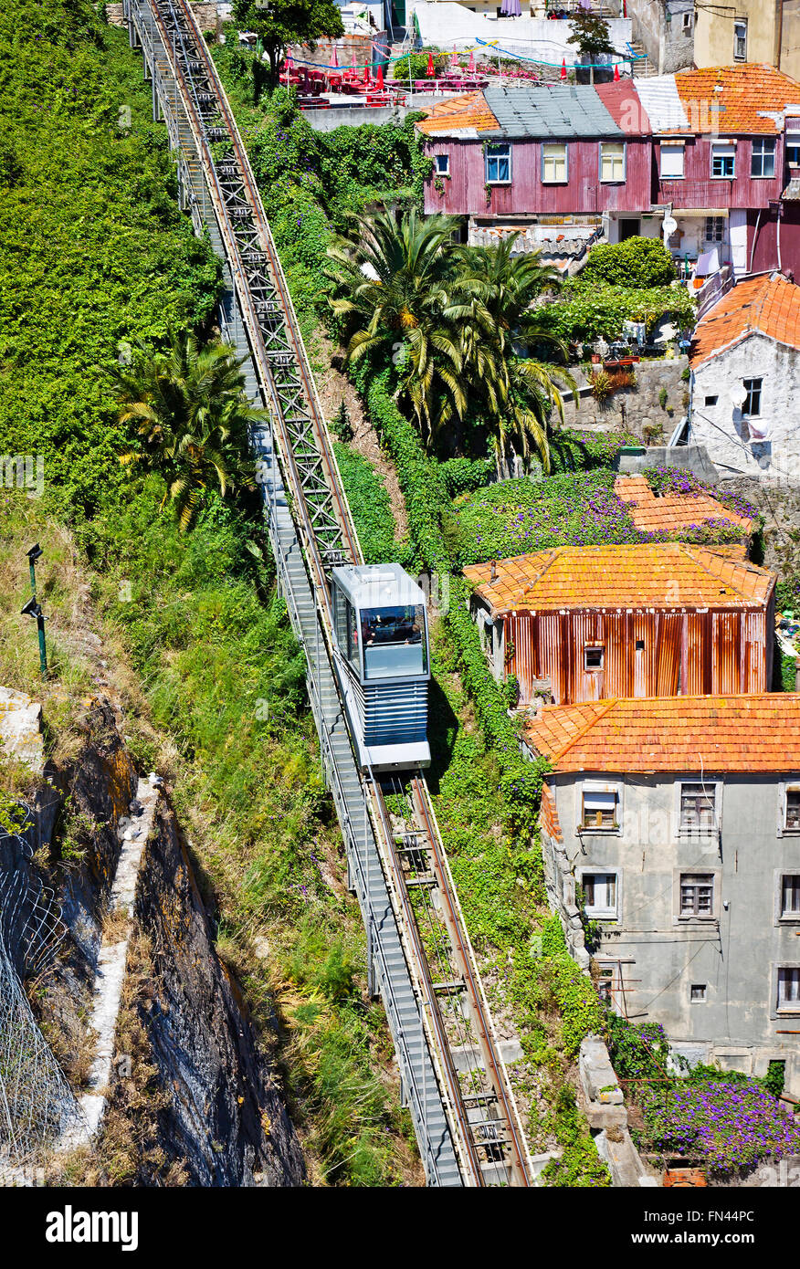 Funicular dos guindais oporto portugal hi-res stock photography and ...