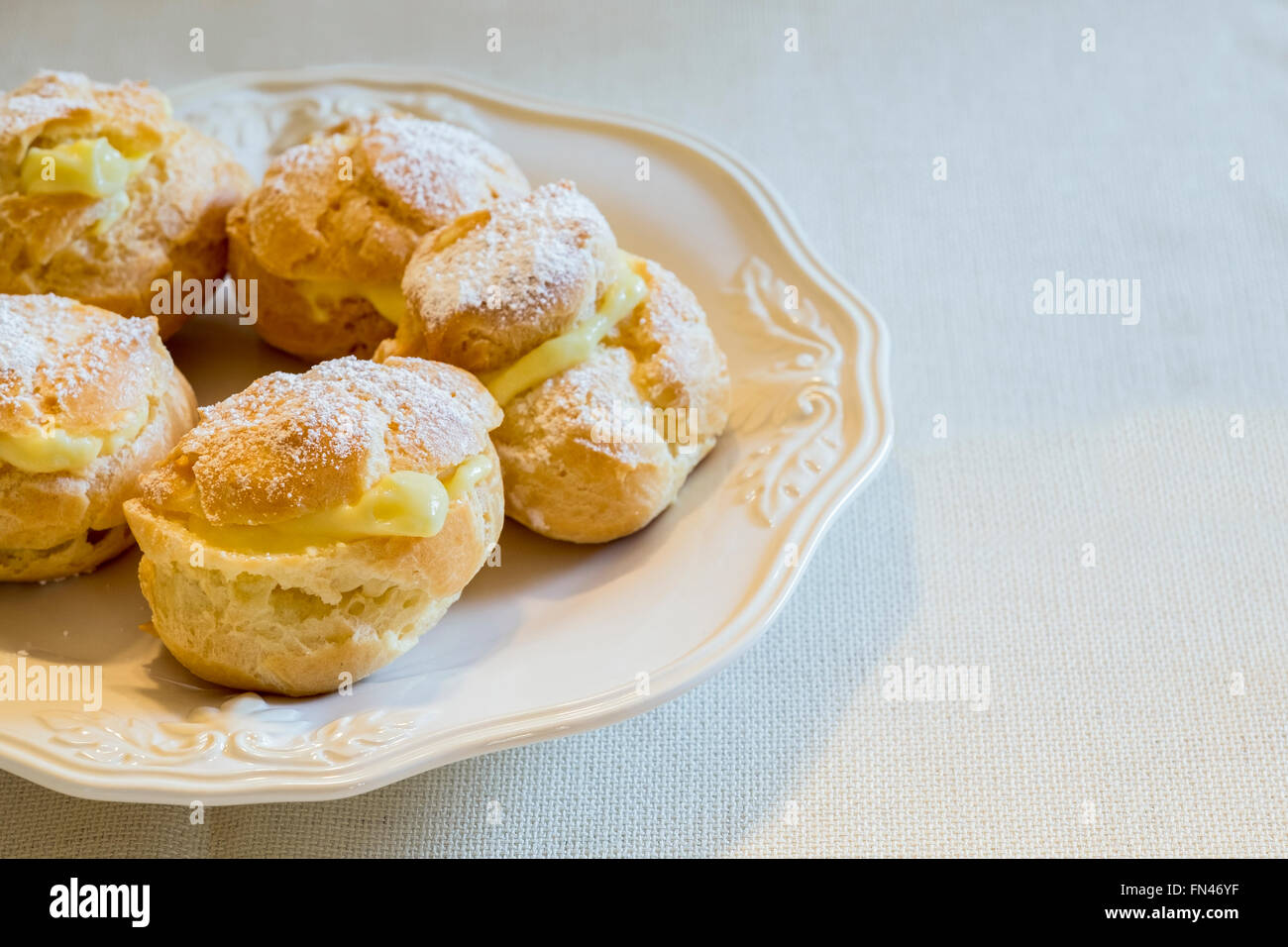 Vanilla puff pastry hi-res stock photography and images - Alamy