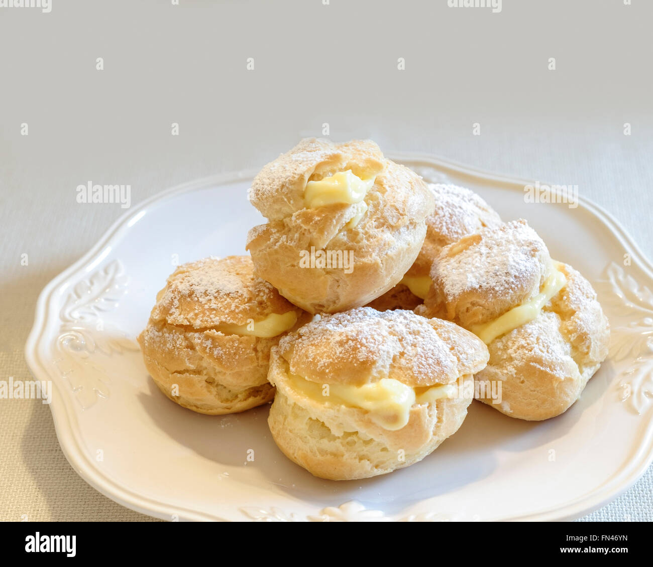 Creme puff hi-res stock photography and images - Alamy