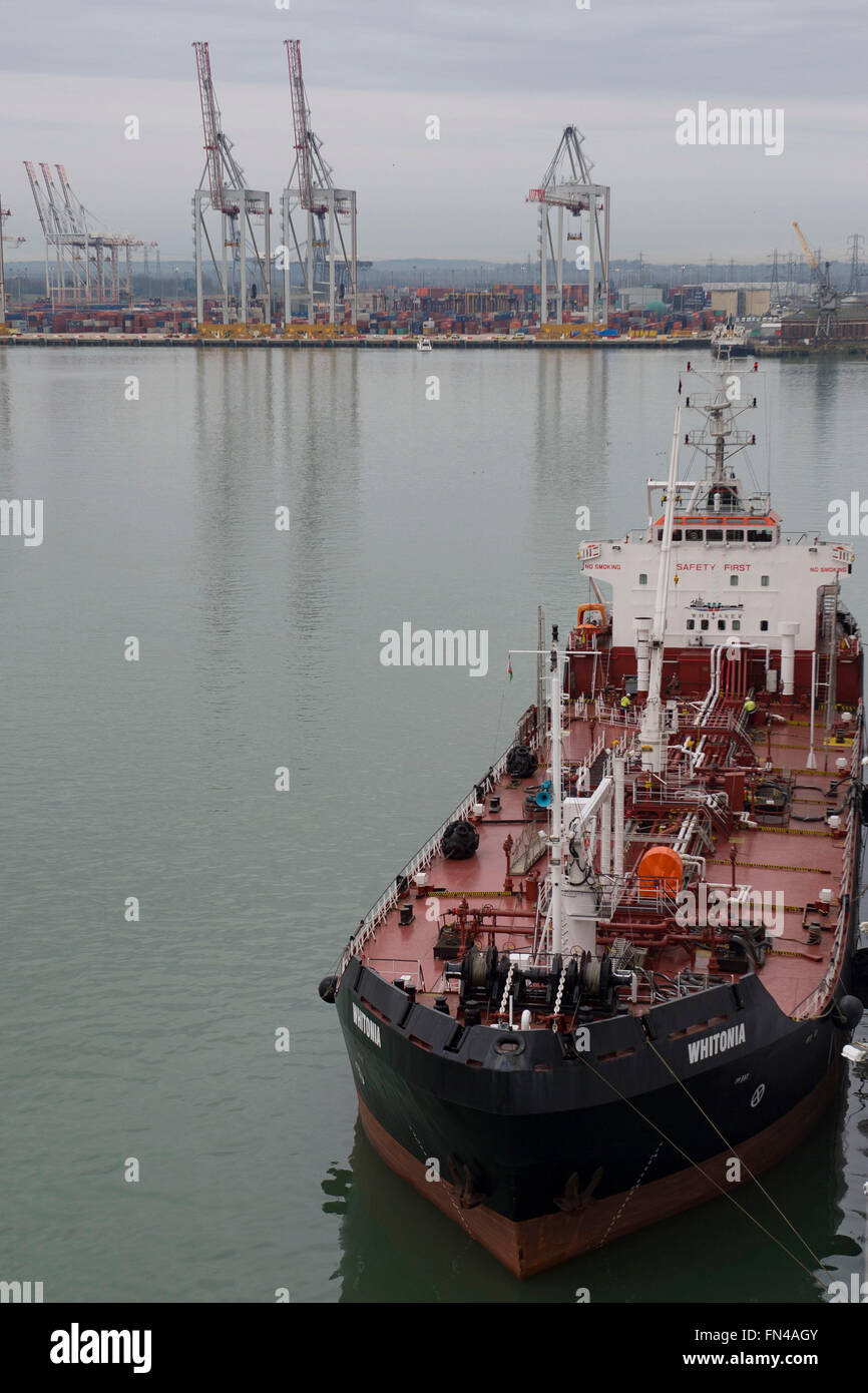 Refuelling ship hi-res stock photography and images - Alamy