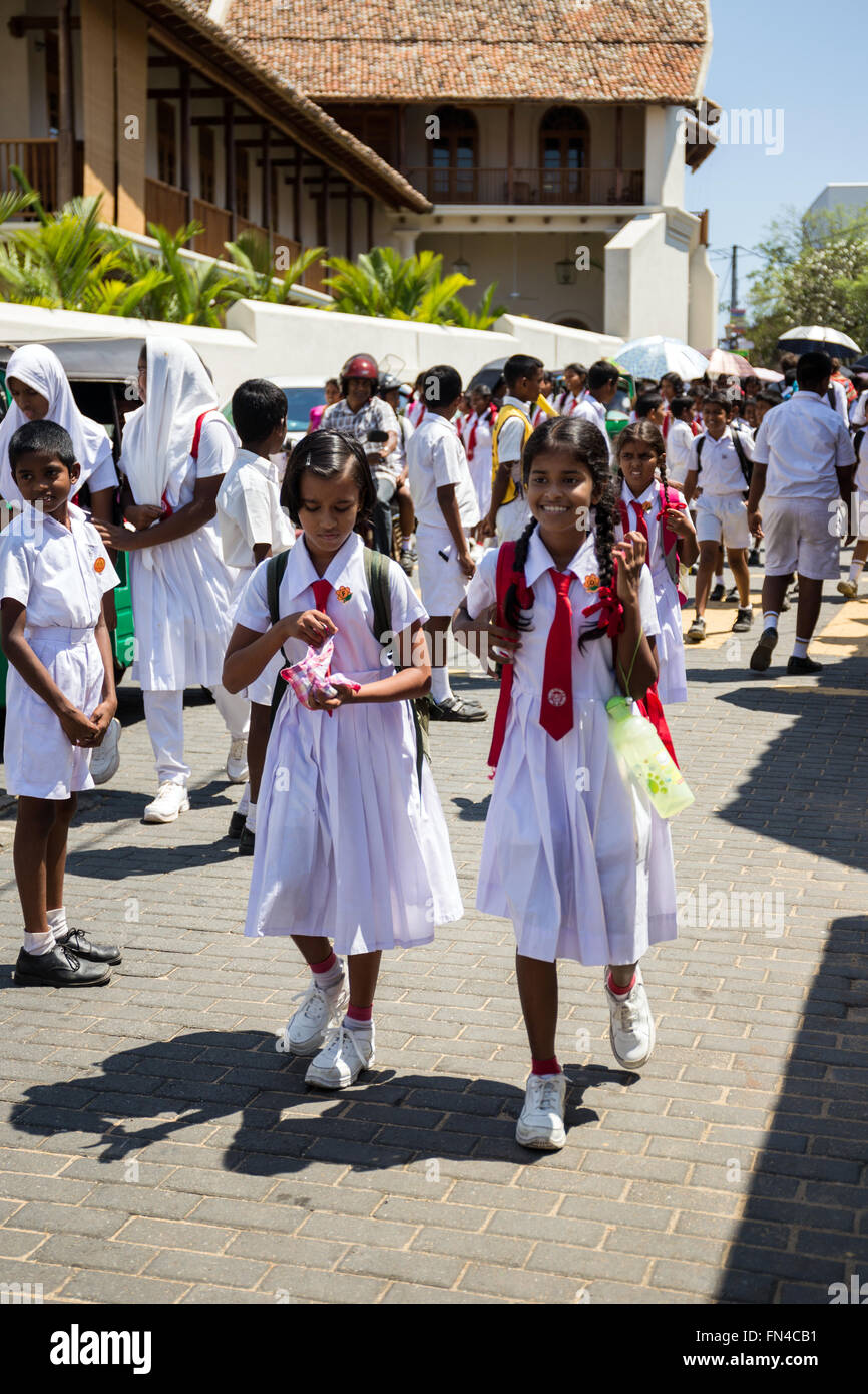 Sri lanka school girls hi-res stock photography and images - Alamy