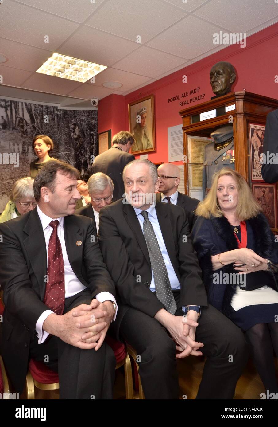 Polish codebreakers 'cracked Enigma before Alan Turing' Diplomats say ...