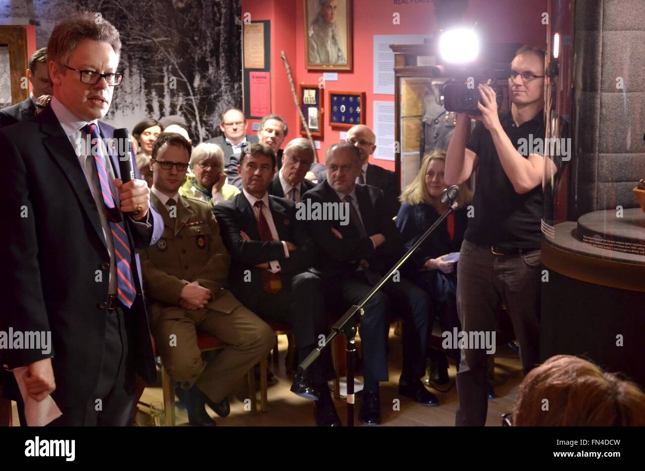 Polish codebreakers 'cracked Enigma before Alan Turing' Diplomats say ...