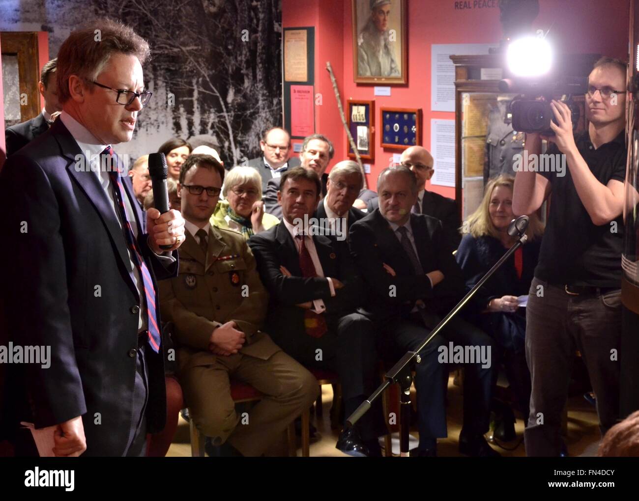 Polish codebreakers 'cracked Enigma before Alan Turing' Diplomats say ...