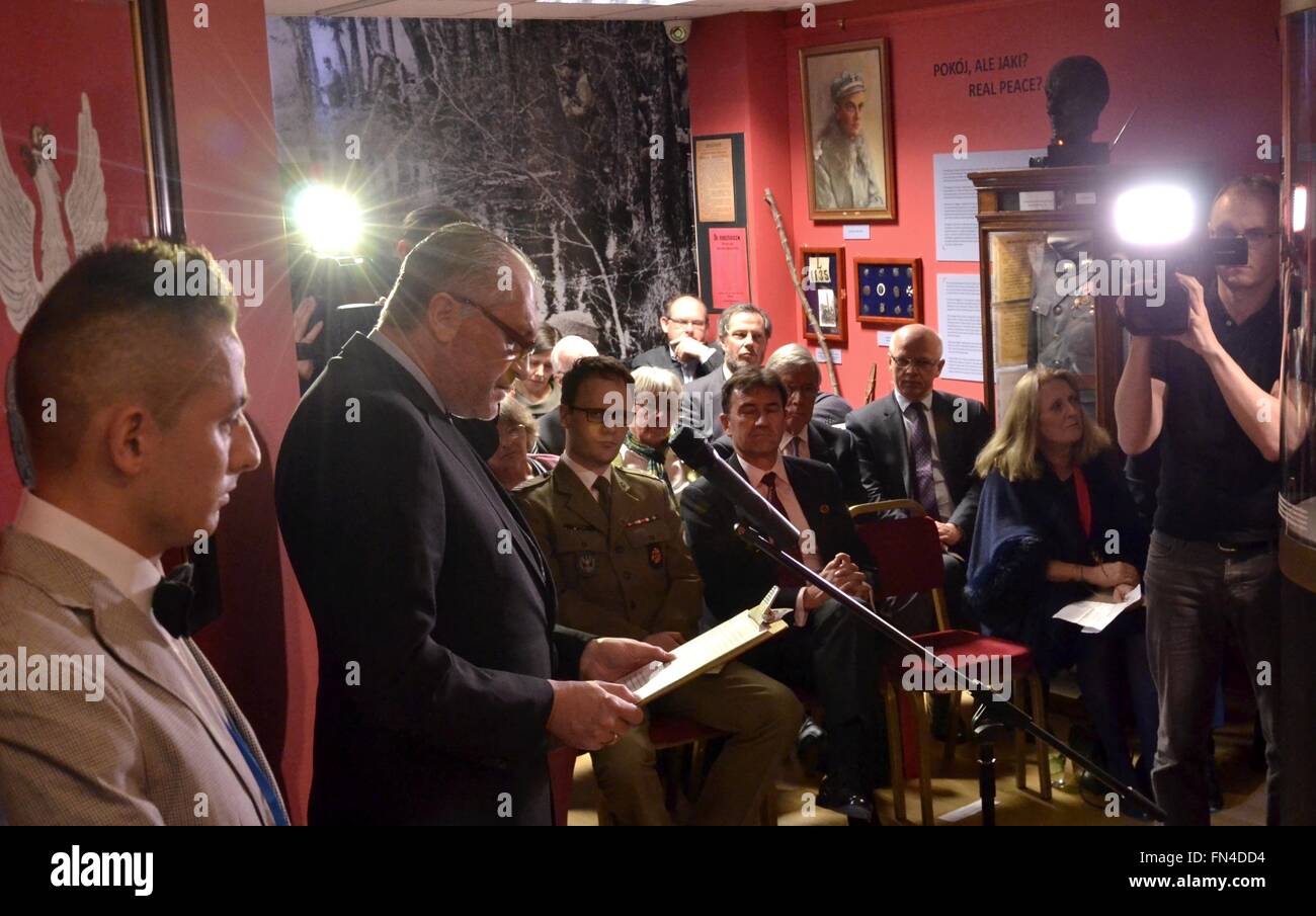 Polish codebreakers 'cracked Enigma before Alan Turing' Diplomats say ...