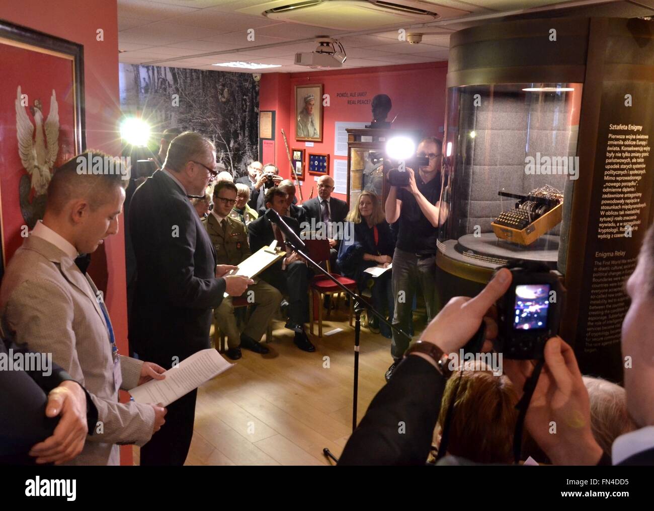 Polish codebreakers 'cracked Enigma before Alan Turing' Diplomats say ...