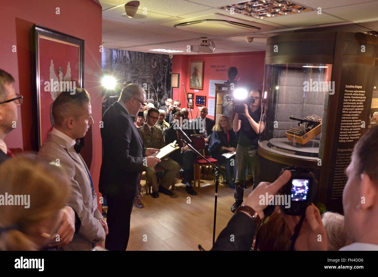 Polish codebreakers 'cracked Enigma before Alan Turing' Diplomats say ...