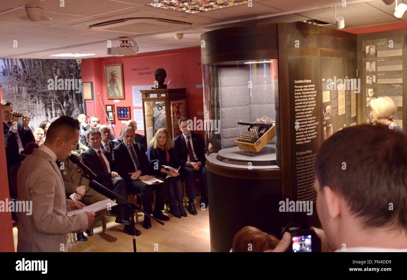 Polish codebreakers 'cracked Enigma before Alan Turing' Diplomats say ...