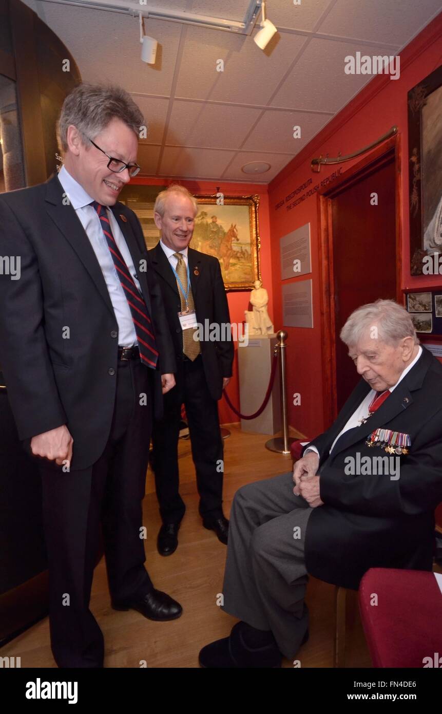 Polish codebreakers 'cracked Enigma before Alan Turing' Diplomats say ...