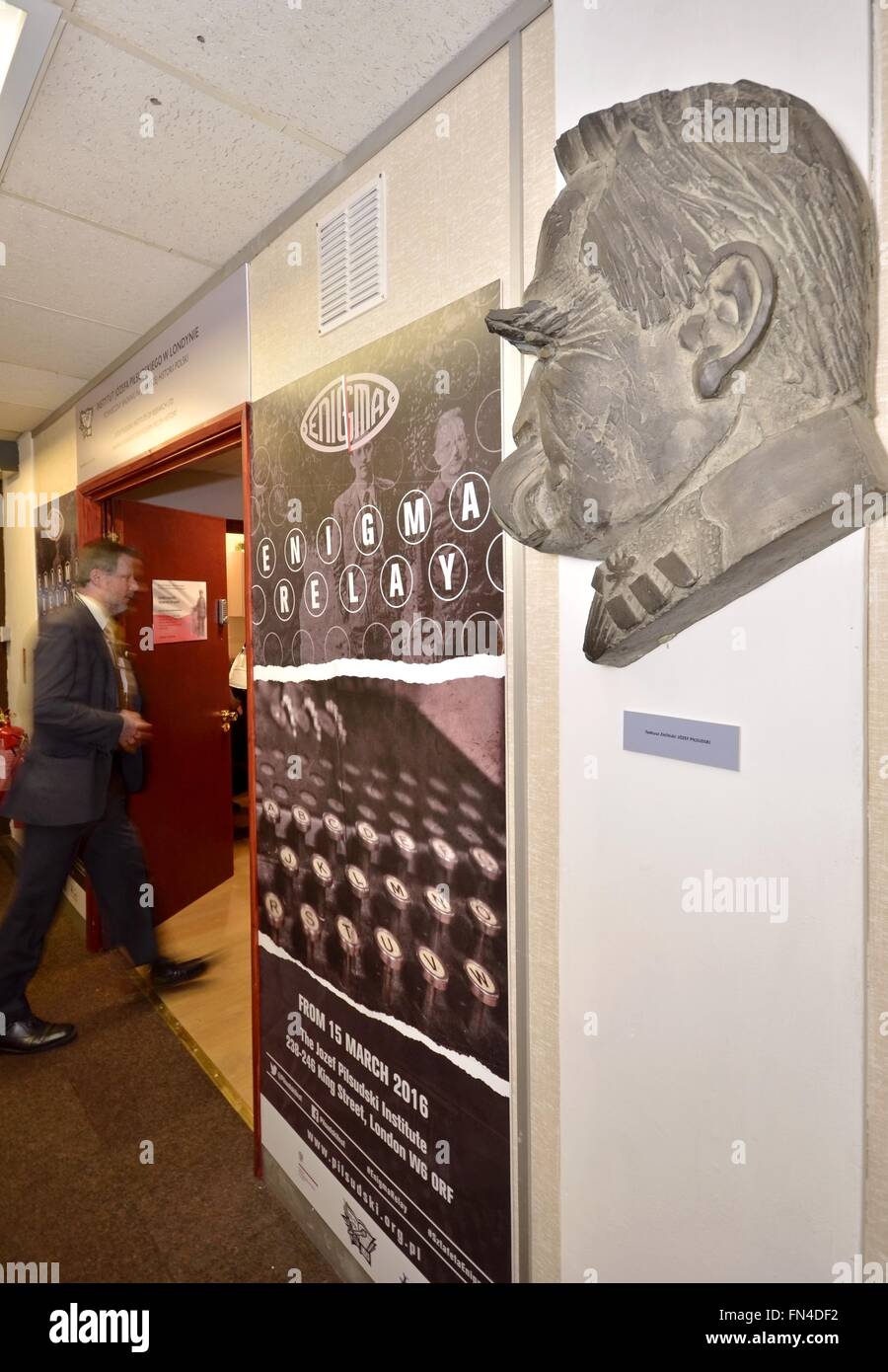 Polish codebreakers 'cracked Enigma before Alan Turing' Diplomats say ...