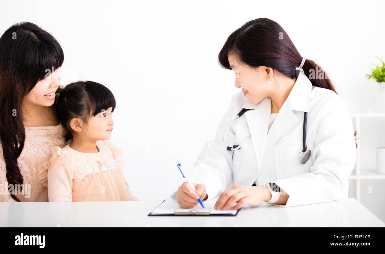 Female doctor child hi-res stock photography and images - Alamy