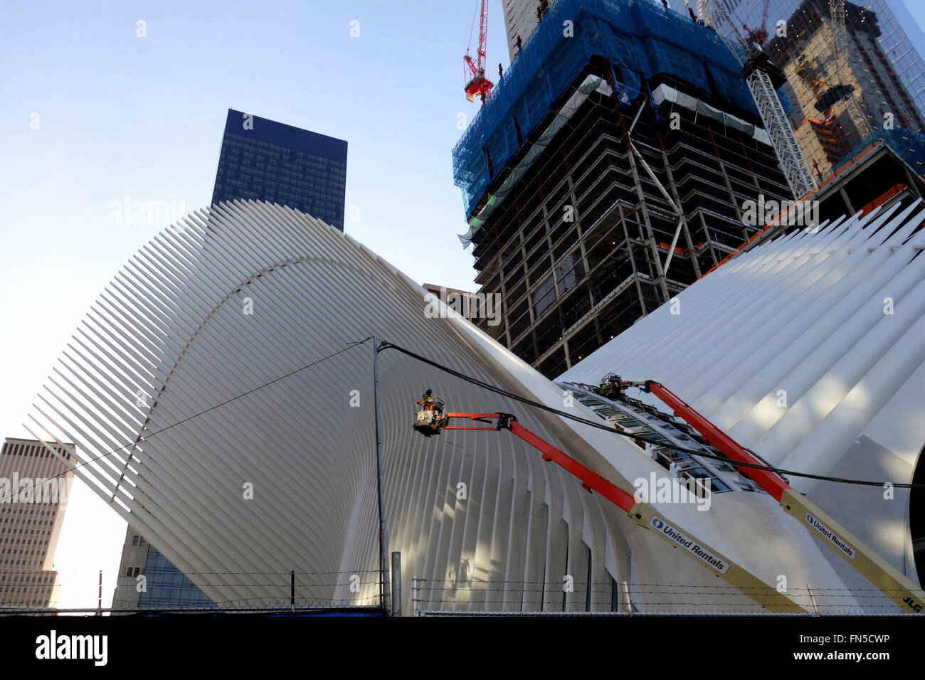 Construction oculus wtc nyc crane hi-res stock photography and images ...