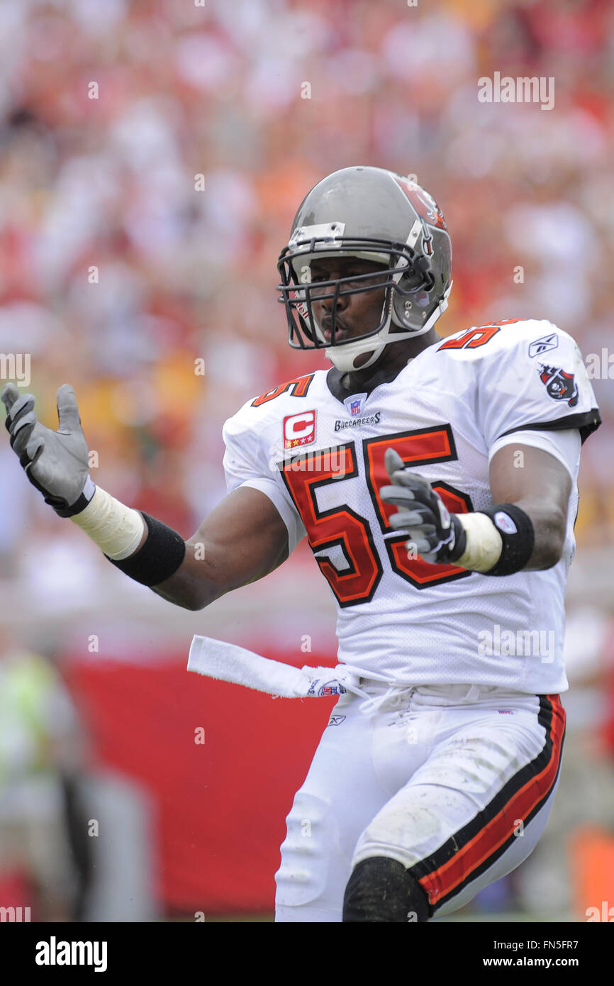 Derrick brooks buccaneers hi-res stock photography and images - Alamy