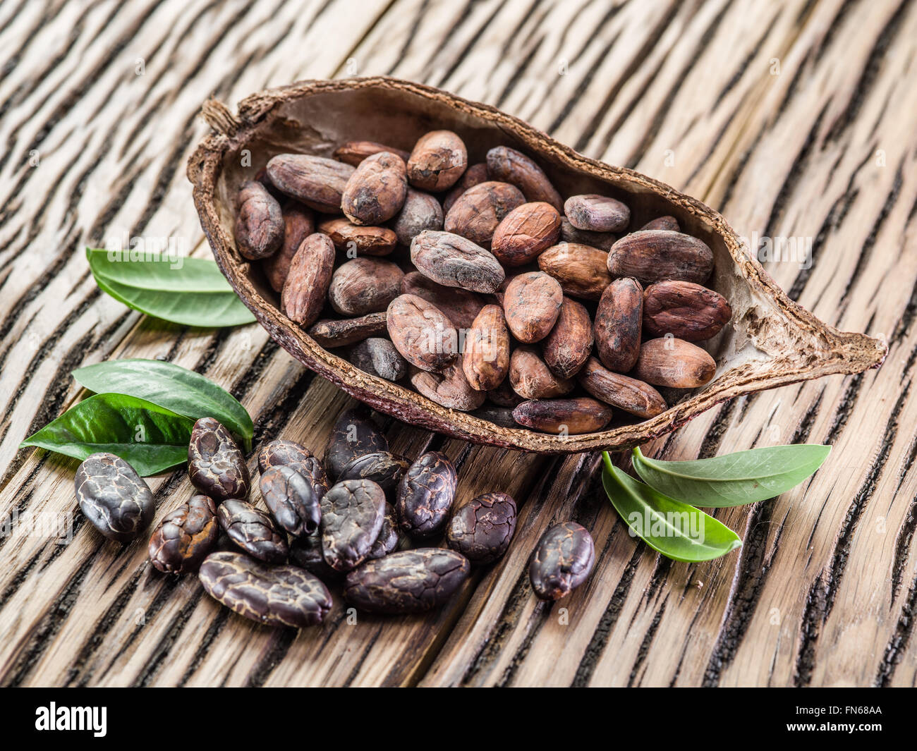 Cacao pod and cacao beans on the wooden table Stock Photo - Alamy