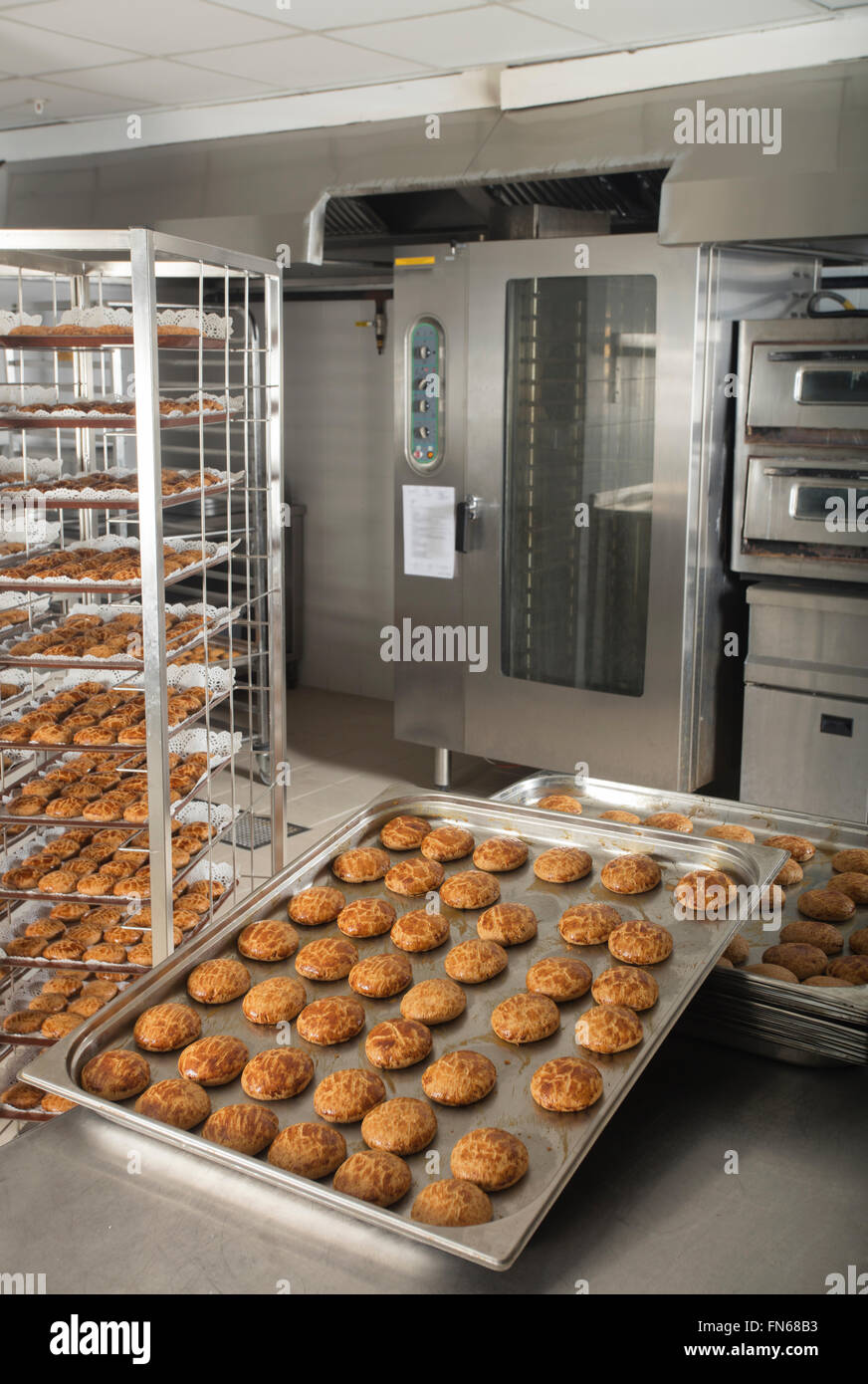 production of tasty cakes in the bakery Stock Photo - Alamy