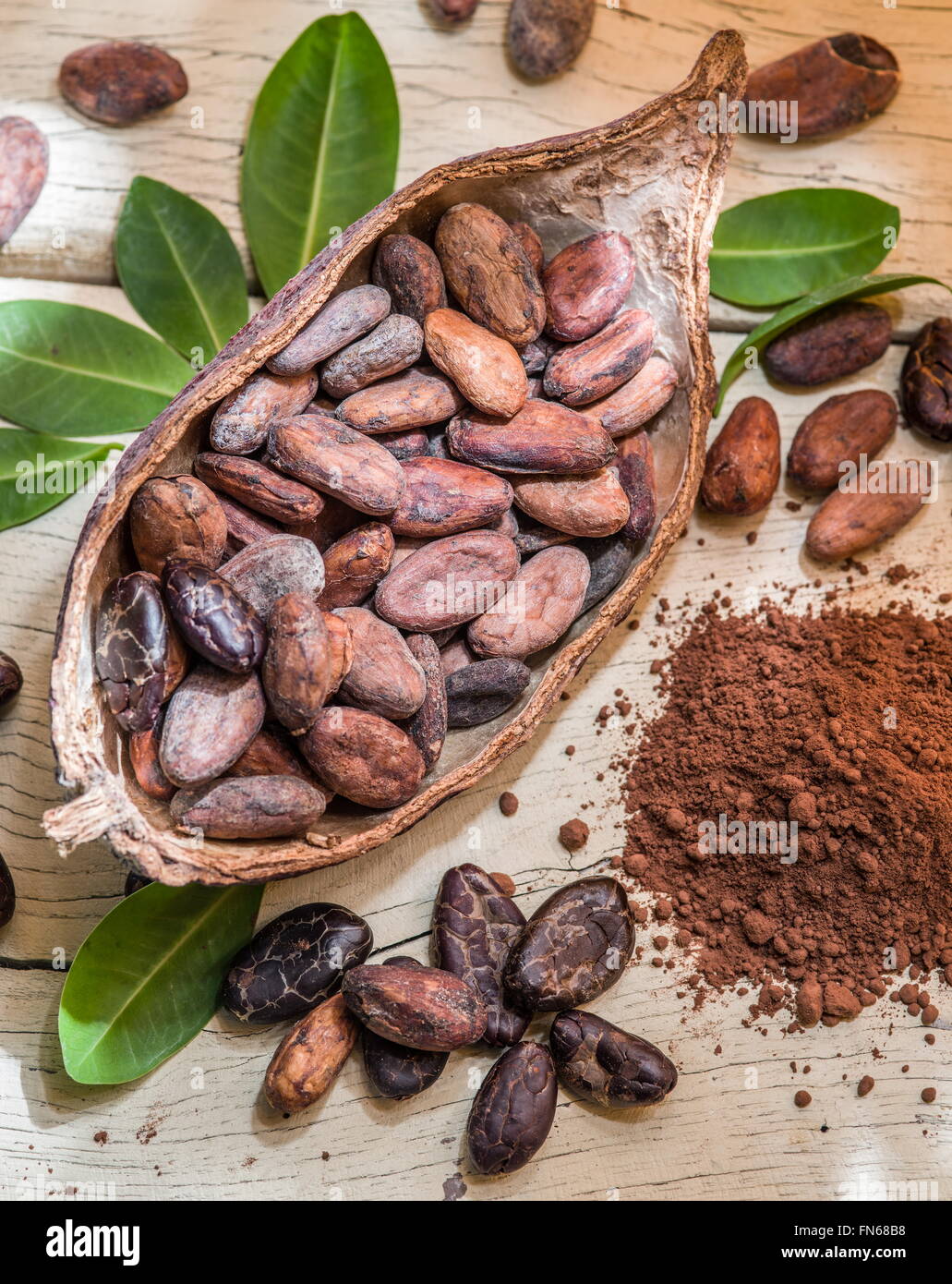 Cacao pod and cacao beans on the wooden table Stock Photo - Alamy