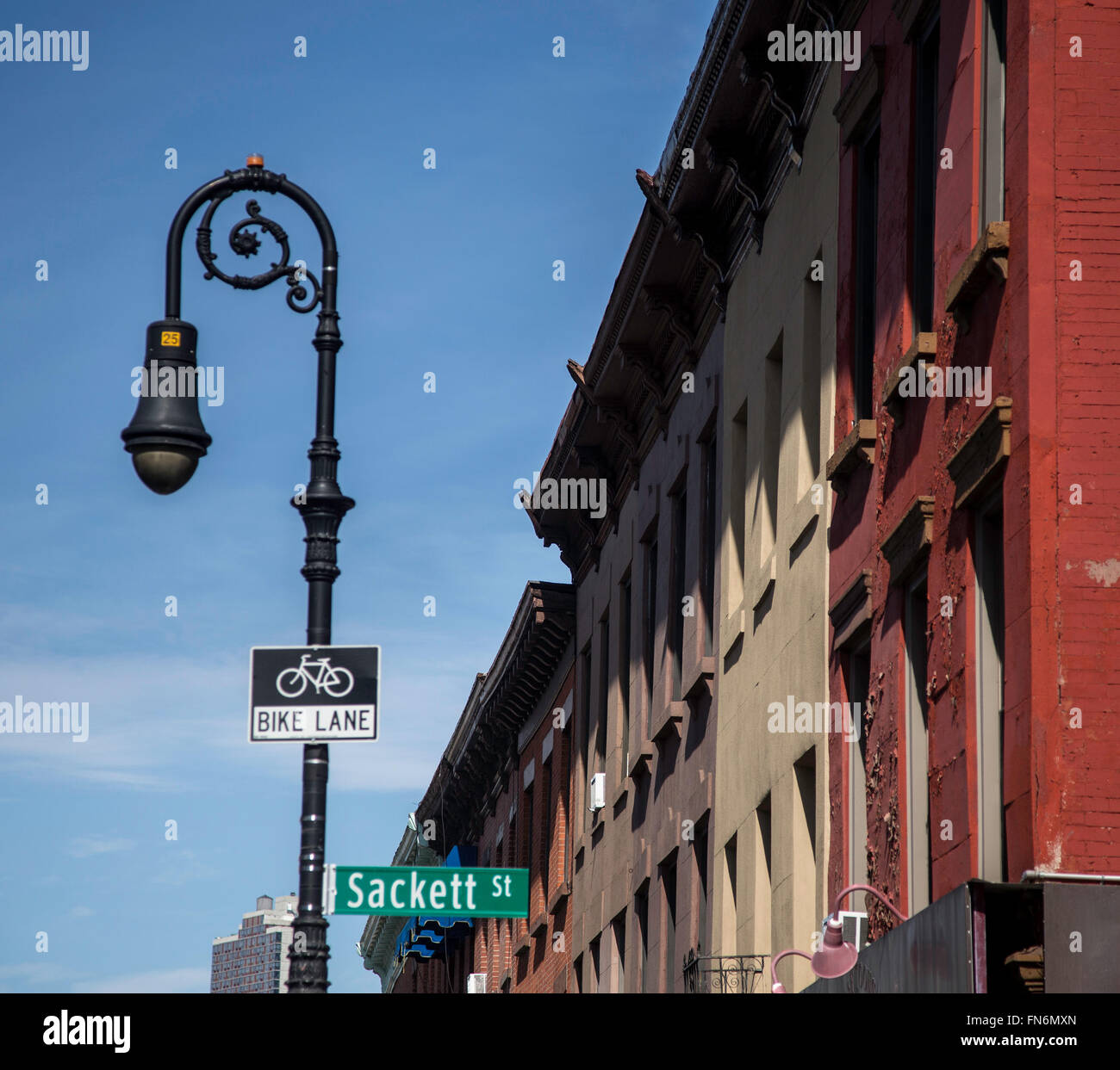 Lamppost sign hi-res stock photography and images - Alamy
