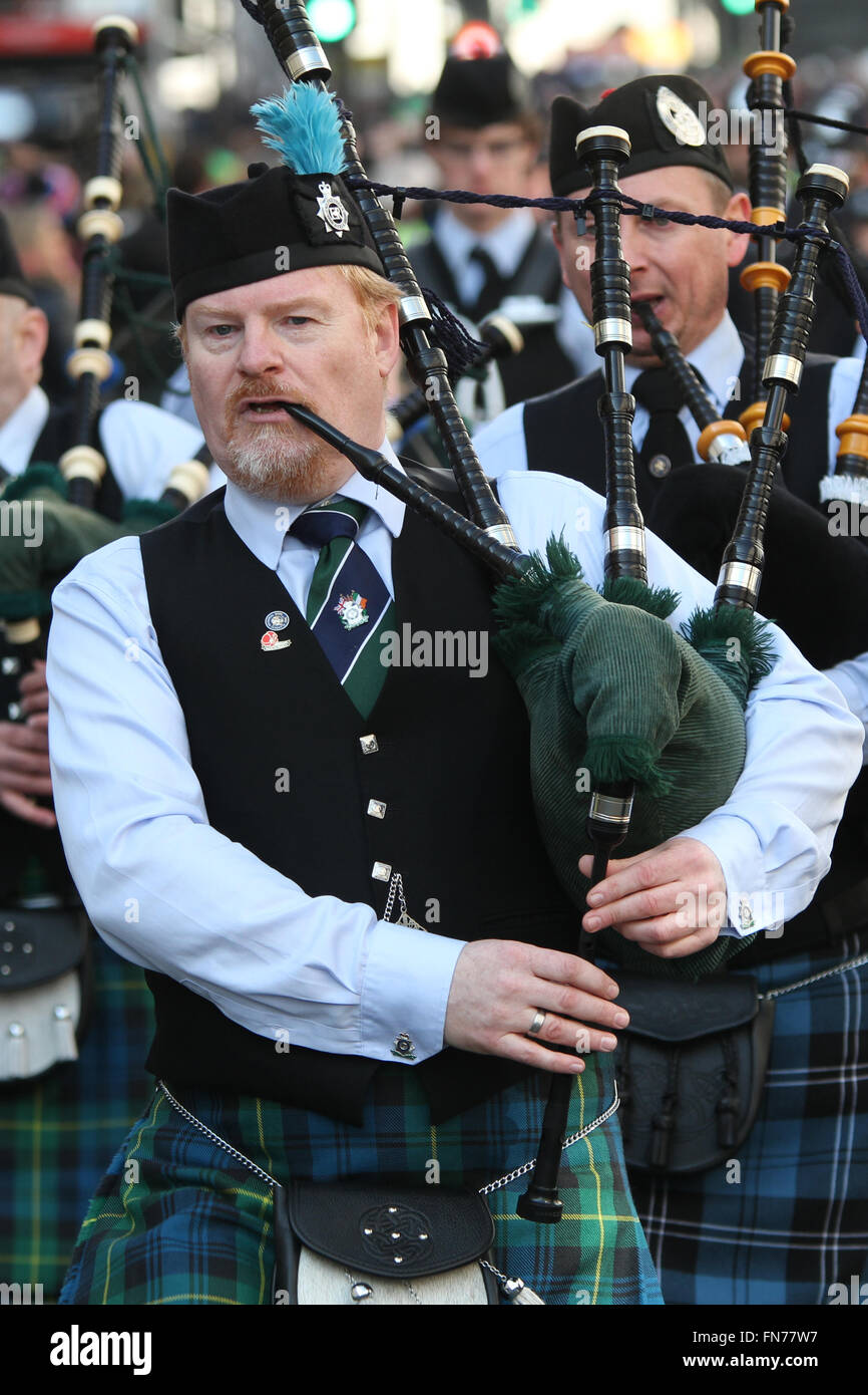 Irish pipe band hi-res stock photography and images - Alamy