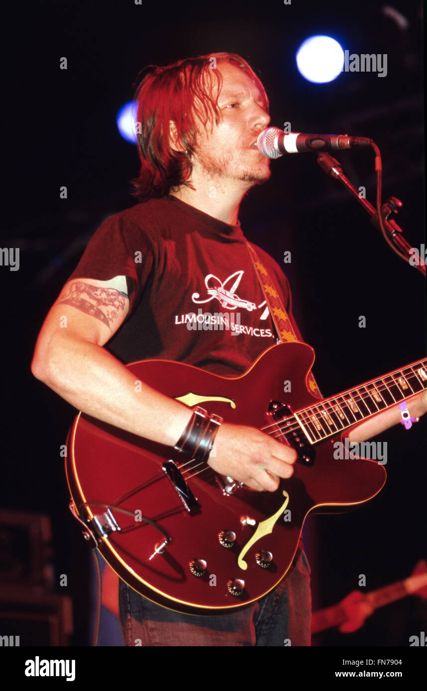 Elliott Smith performing at the Glastonbury Festival 2000, Somerset ...