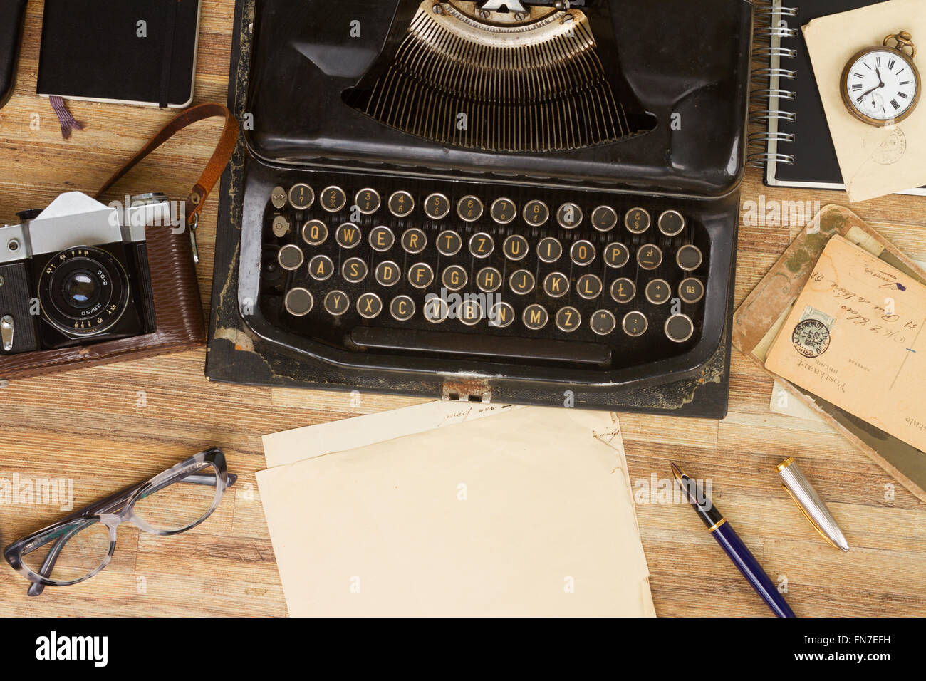 typewriter on table Stock Photo - Alamy